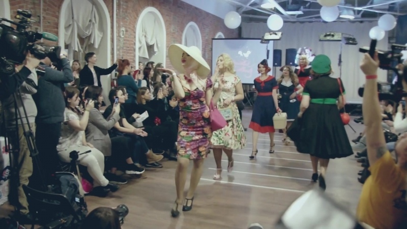 Street Fashion Showмодельное агентство Haunted Cathouse Pin Up коллекция магазина Retro Vixens